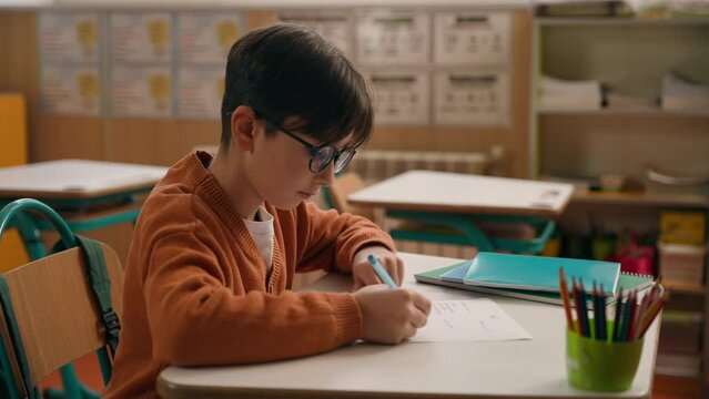 Classwork-Bilder: Stock-Fotos & -Videos. | Adobe Stock