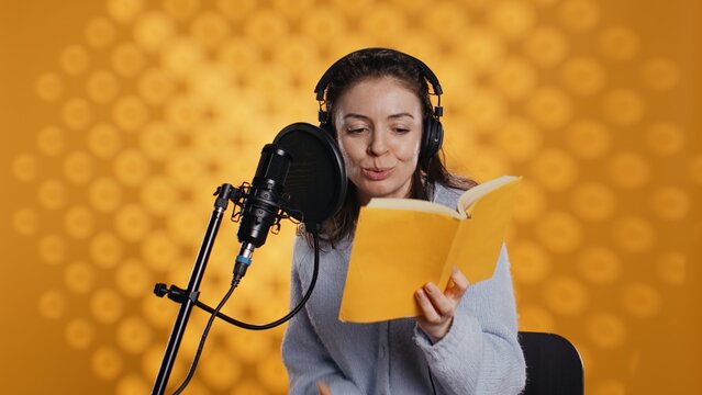 "Reading Aloud" Images – Browse 1,001 Stock Photos, Vectors, and Video ...