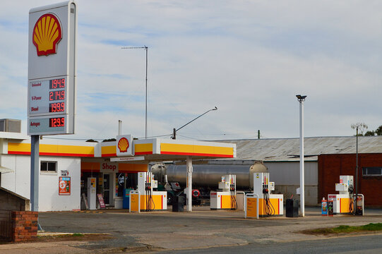 "Service Station" Images – Browse 27,055 Stock Photos, Vectors, and ...