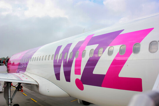 "Wizz Air" Images – Browse 691 Stock Photos, Vectors, and Video | Adobe ...
