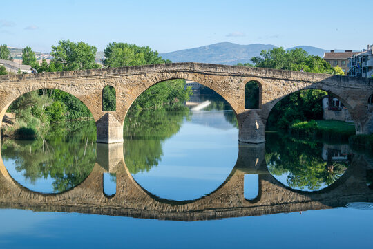 "Pont Du Gard" - Images et vidéos libres de droits | Adobe Stock