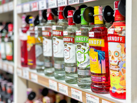 "Vodka Bottle"-Bilder: Stock-Fotos & -Videos. | Adobe Stock