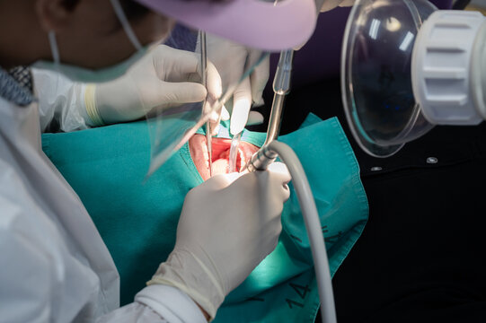 「Patient On Scale」の写真素材 | 11,619件の無料イラスト画像 | Adobe Stock