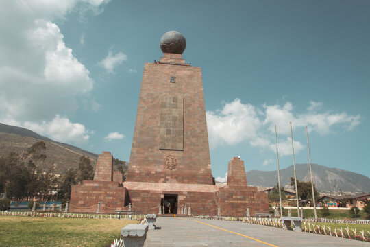 "Mitad Del Mundo" Images – Browse 816 Stock Photos, Vectors, and Video ...