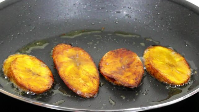 Maduros Images – Browse 133,027 Stock Photos, Vectors, and Video ...