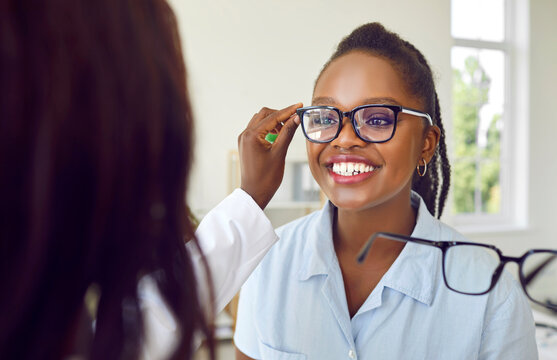 "Dispensing Optician" Images – Browse 96,571 Stock Photos, Vectors, and ...