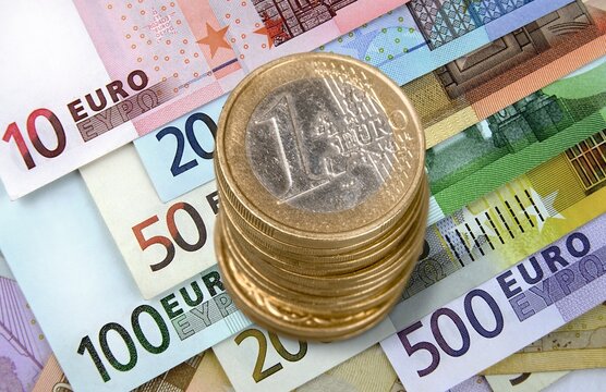Euro Banknotes"」の写真素材 | 103,799件の無料イラスト画像 | Adobe Stock