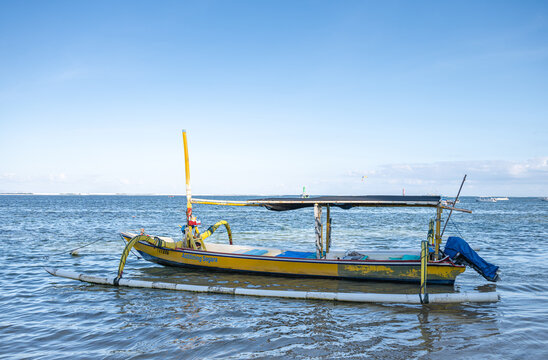 "Outrigger Canoe" Images – Browse 1,428 Stock Photos, Vectors, and ...