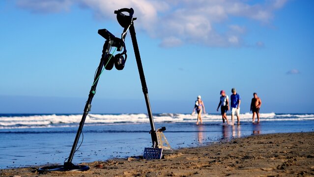 Metal Detector In Water Images – Browse 5,102 Stock Photos, Vectors ...