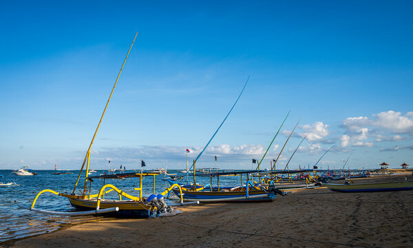 "Outrigger Canoe" Images – Browse 1,428 Stock Photos, Vectors, and ...