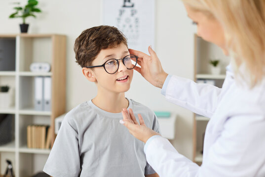 "Dispensing Optician" Images – Browse 96,571 Stock Photos, Vectors, and ...