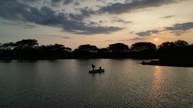 「Embarcacion」の写真素材 | 4,949件の無料イラスト画像 | Adobe Stock