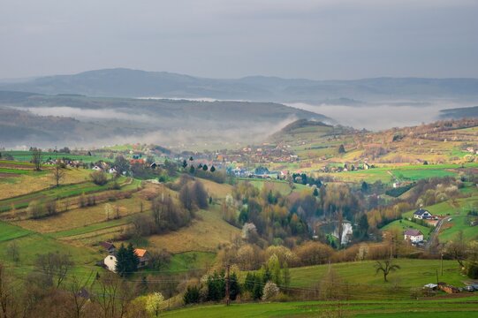 「Hrinova」の写真素材 | 691件の無料イラスト画像 | Adobe Stock