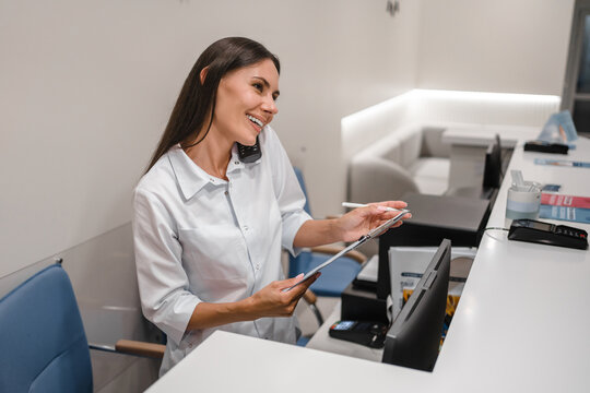 Medical Receptionist Images – Browse 19,205 Stock Photos, Vectors, and ...