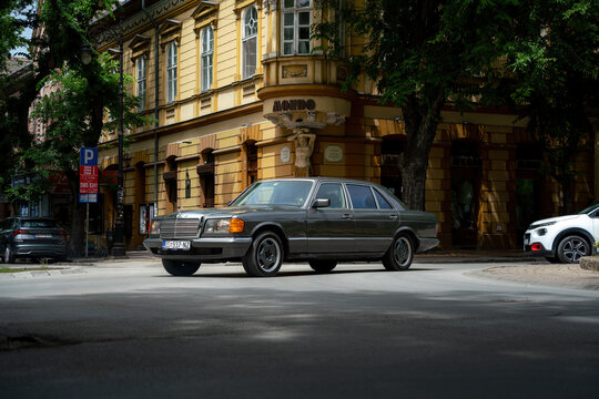 W126 Images – Browse 57 Stock Photos, Vectors, and Video | Adobe Stock