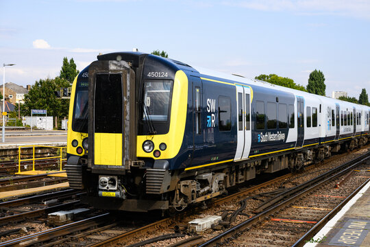 "Electric Multiple Unit" Imagens – Procure 323 fotos, vetores e vídeos ...