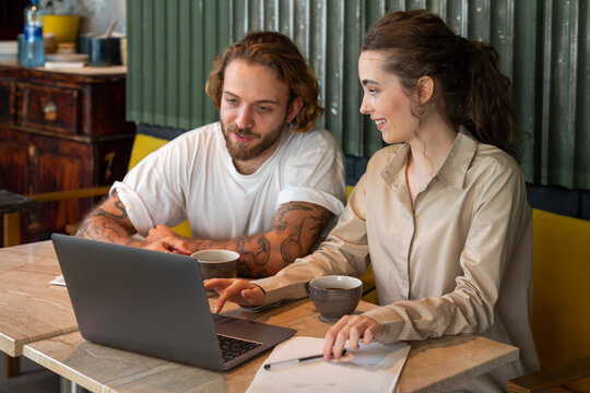 Explaining Customer Images – Browse 59,466 Stock Photos, Vectors, and ...
