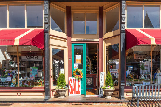 "Variety Store" Images – Browse 381 Stock Photos, Vectors, and Video ...