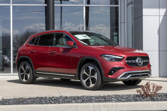 2025 Mercedes Gla250 Images – Browse 3 Stock Photos, Vectors, and Video ...