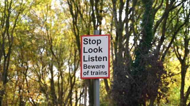 Beware Sign"」の写真素材 | 374件の無料イラスト画像 | Adobe Stock